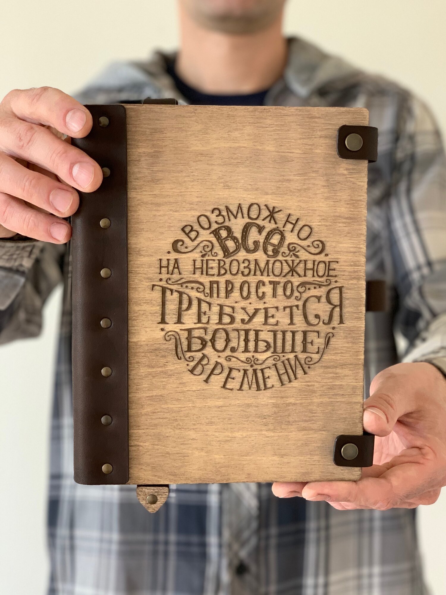 Ежедневник деревянный с кожаным переплетом ручной работы UZUNSHOP, блокнот подарочный А5, 160 л. в клетку