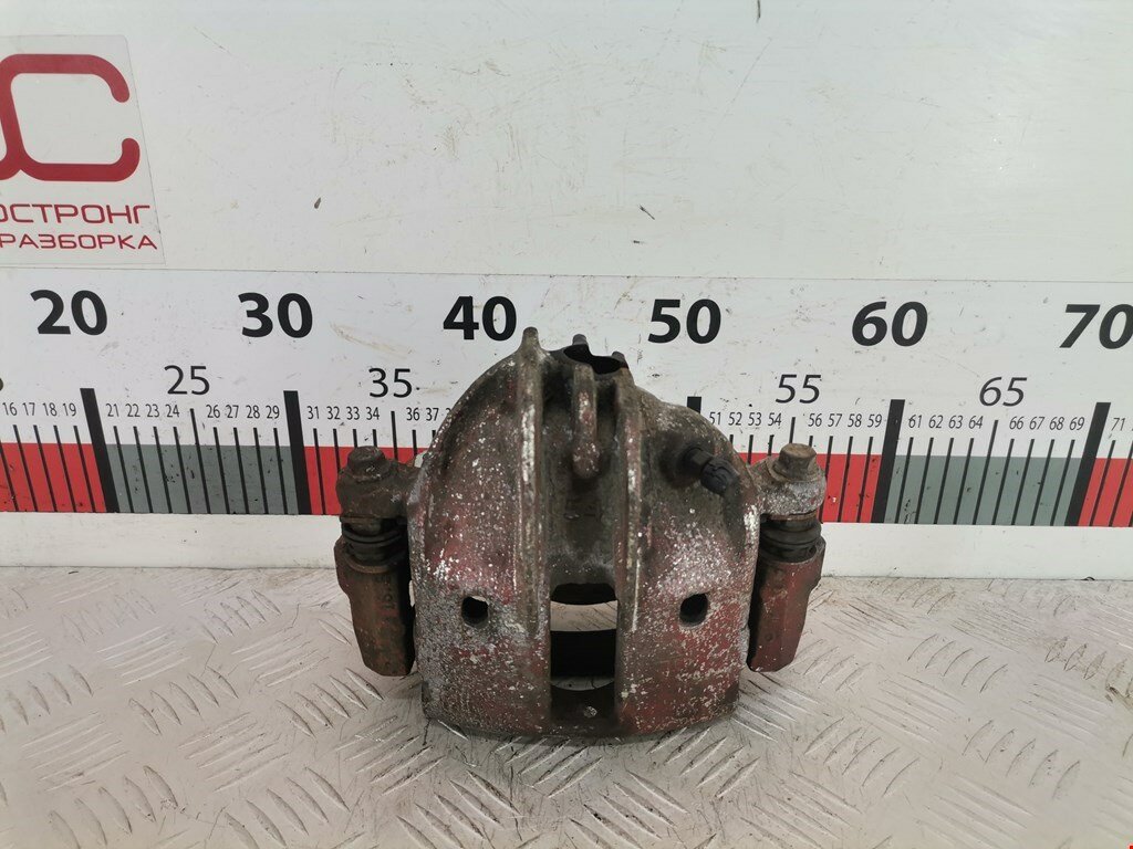 Суппорт передний левый Volvo S40 V40 1 8251694 арт. 1527247