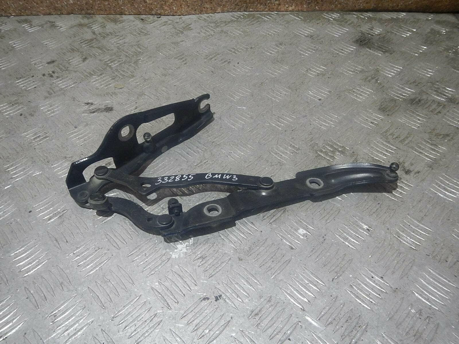 Б/У Петля крышки багажника, BMW (БМВ)-3 (E90, E91) (05-) BMW 3 (E90, E91) (05-12) Правая Без повреждений 332855 BMW арт. ...