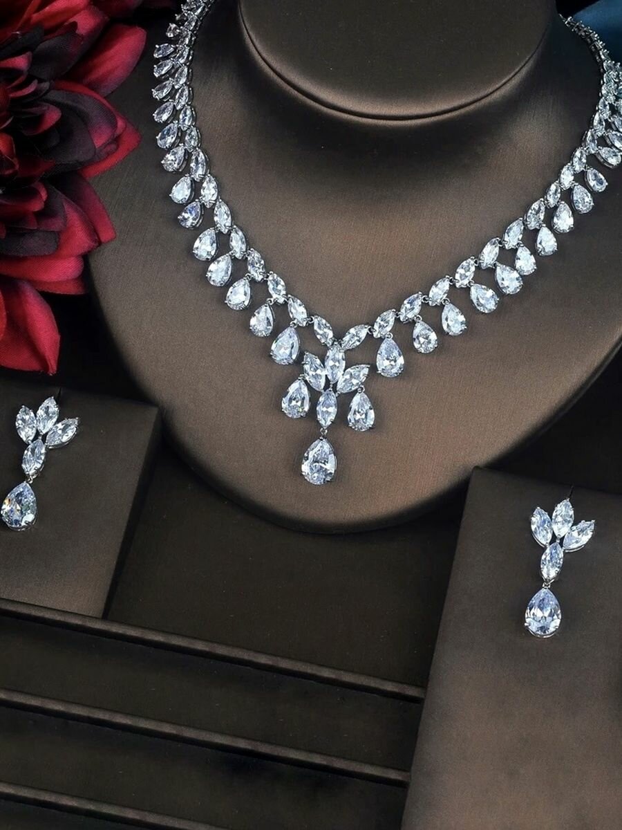 Комплект бижутерии: колье, Swarovski Zirconia, кристаллы Swarovski, фианит