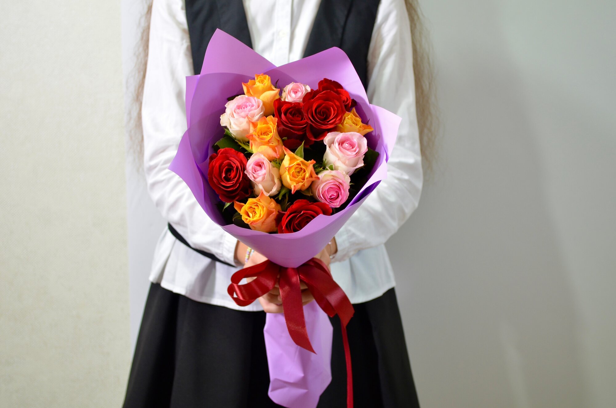 Монобукет Lavieflowers "Яркий микс", 15 красных роз, круглый, высота 40 см