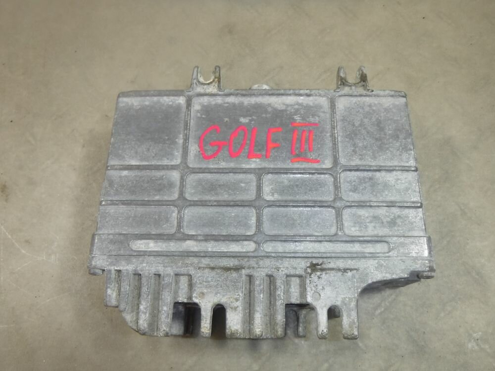 Блок управления двигателем VW Golf III 8A0907311H