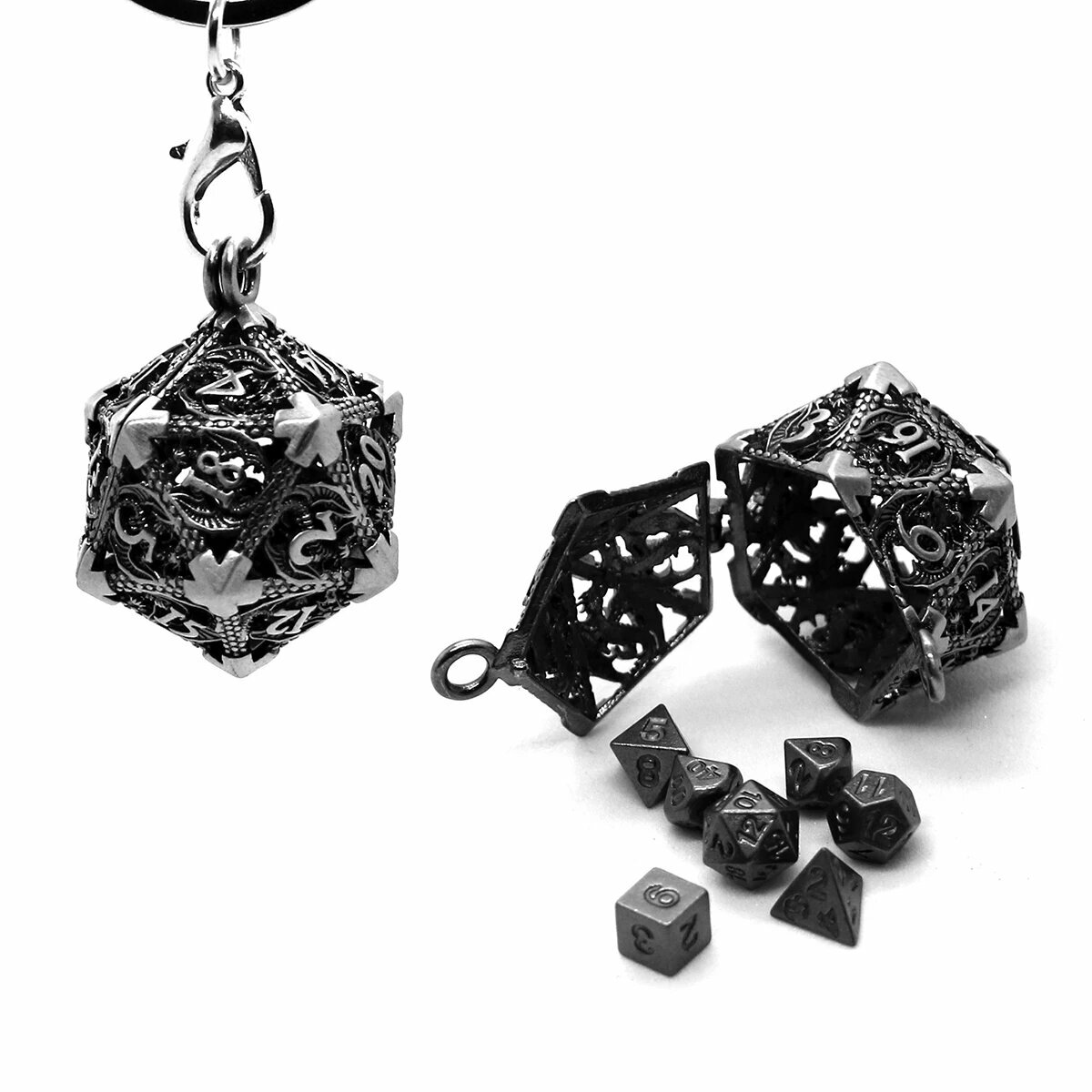 Металлический кубик D20 на брелке, серебристый