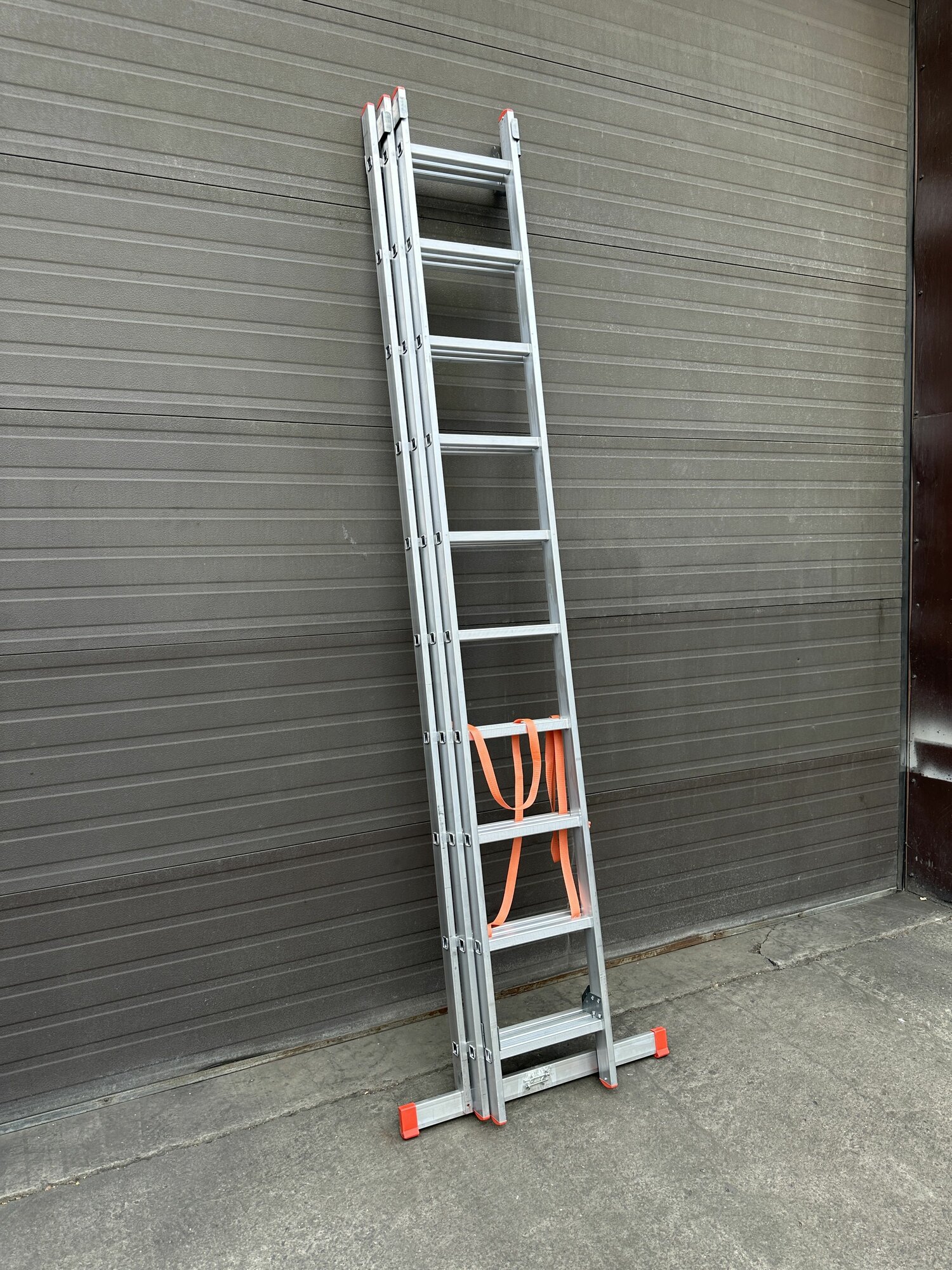 Лестница алюминиевая трехсекционная Sarayli-M 3х10 общая высота 6,55м