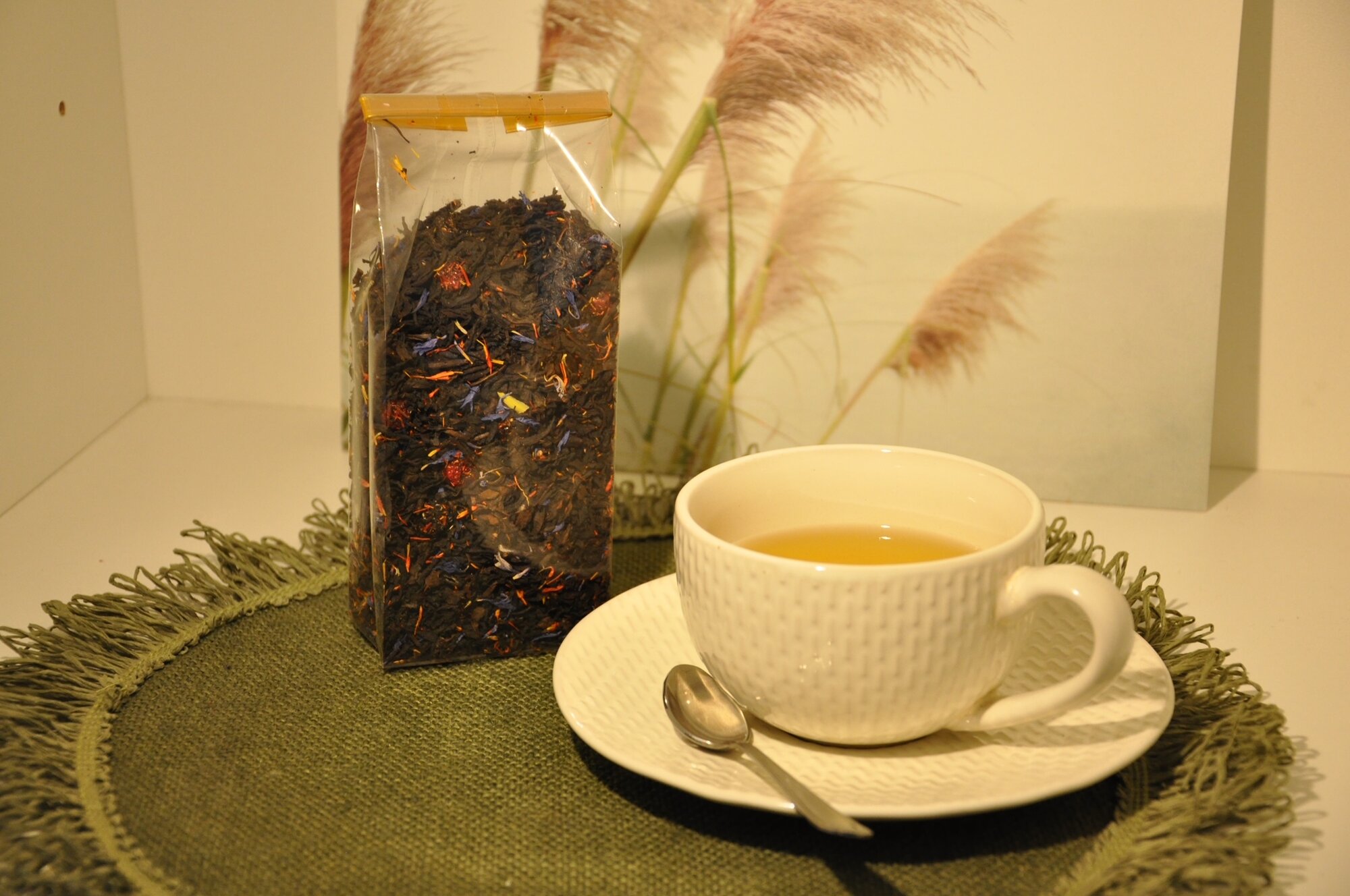 ЧАЙ Адмирал (100 гр.) Кенийский черный чай, Цейлонский черный чай, василек, вишня сушеная, сафлор, смородина красная