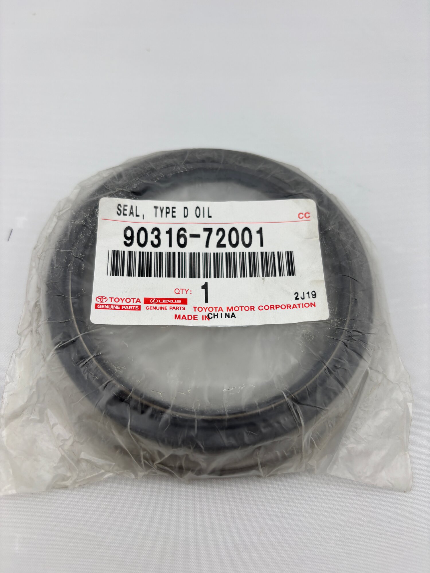 Сальник ступицы колеса TOYOTA 9031672001, передний, левый/правый оригинал