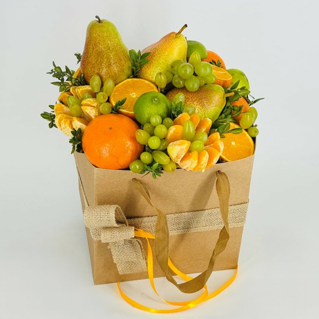 Фруктовый микс в сумочке. Фреш букет. Букет из фруктов. Съедобный подарок