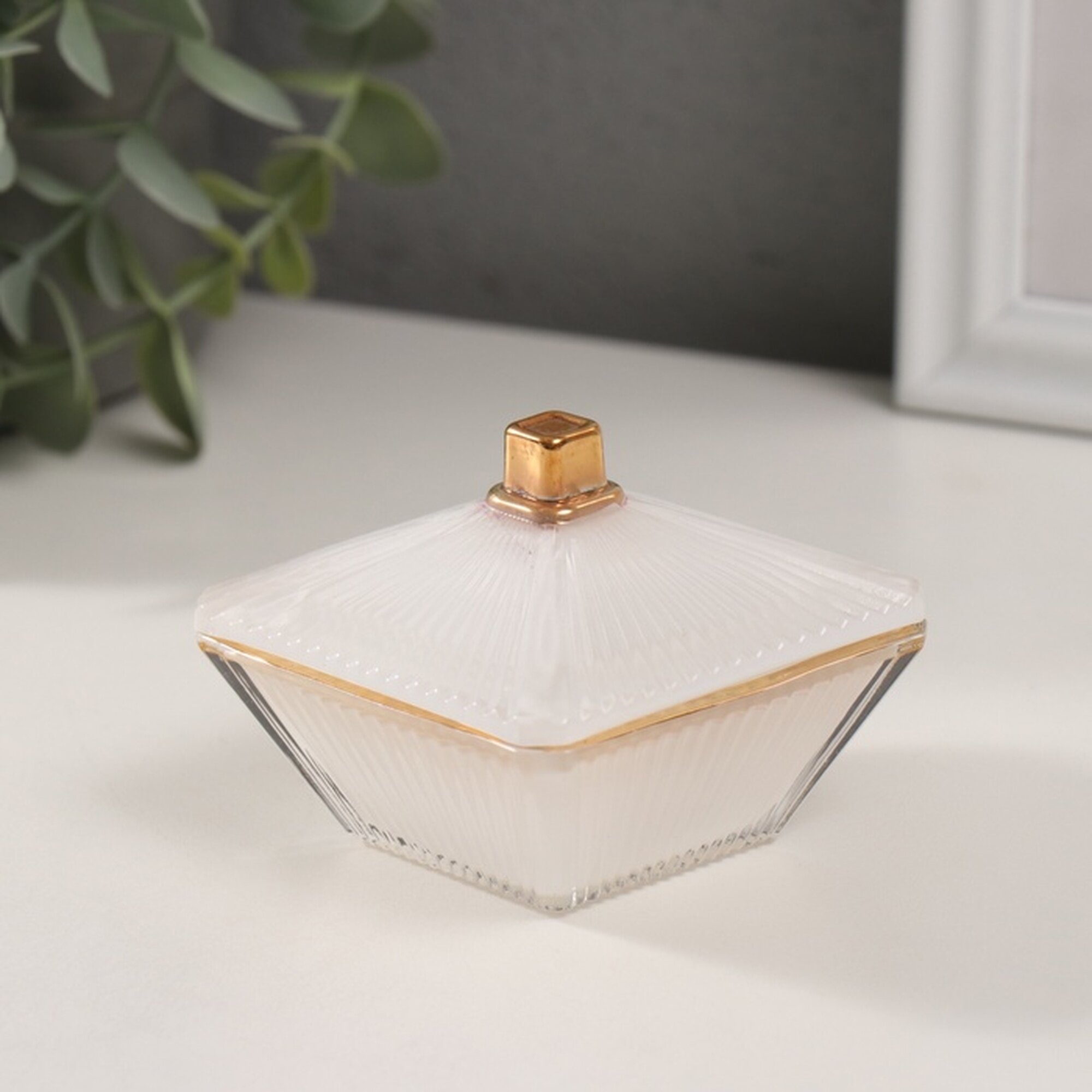 Шкатулка для украшений «Вспышка», стекло, белая с золотом 7.5×7.5×6 см