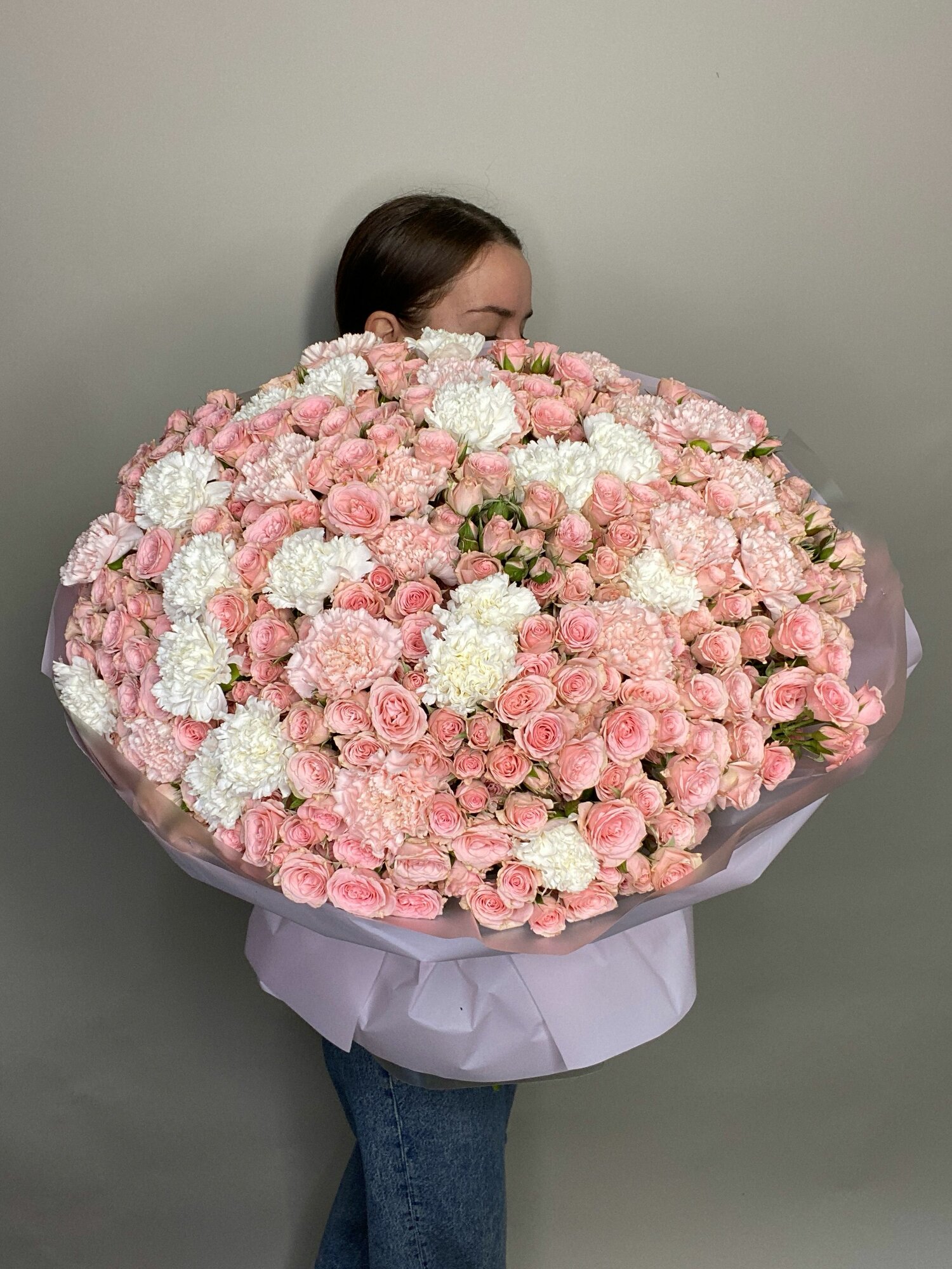 Розы с диантусами