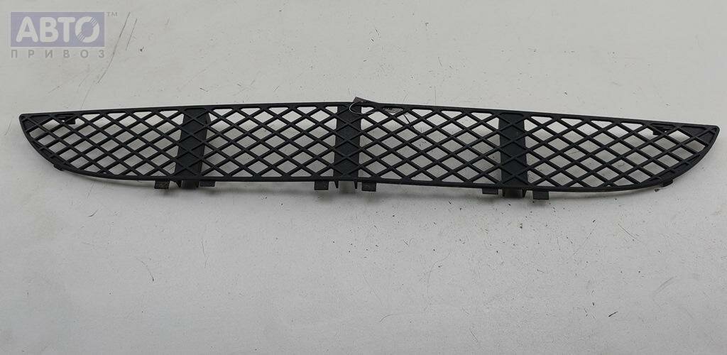 Решетка (заглушка) в бампер Mercedes E-Class W210 (1995-2002)