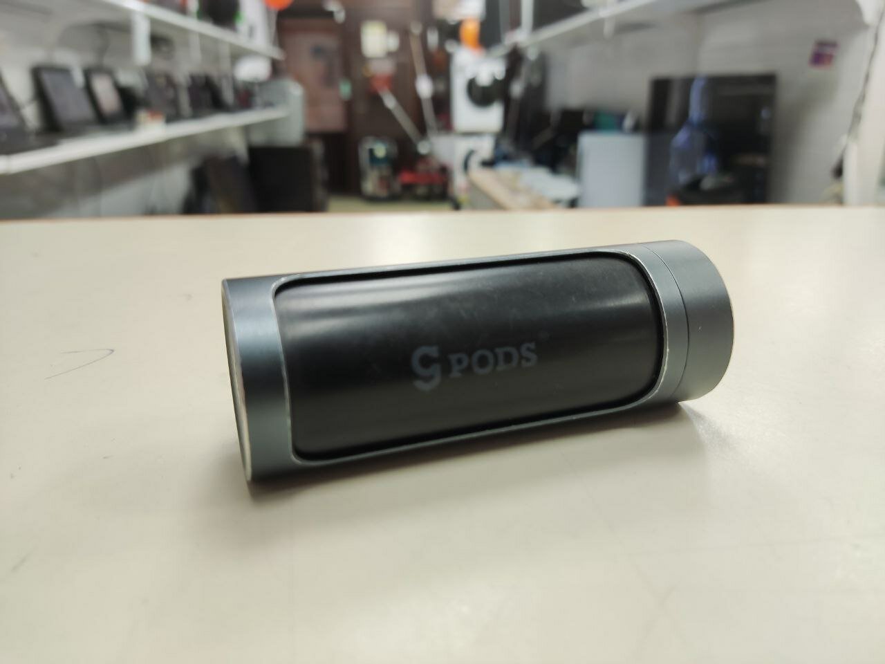 Беспроводные Bluetooth-наушники с влагозащитой CaseGuru CGPods X с микрофоном черные Б/У уценка