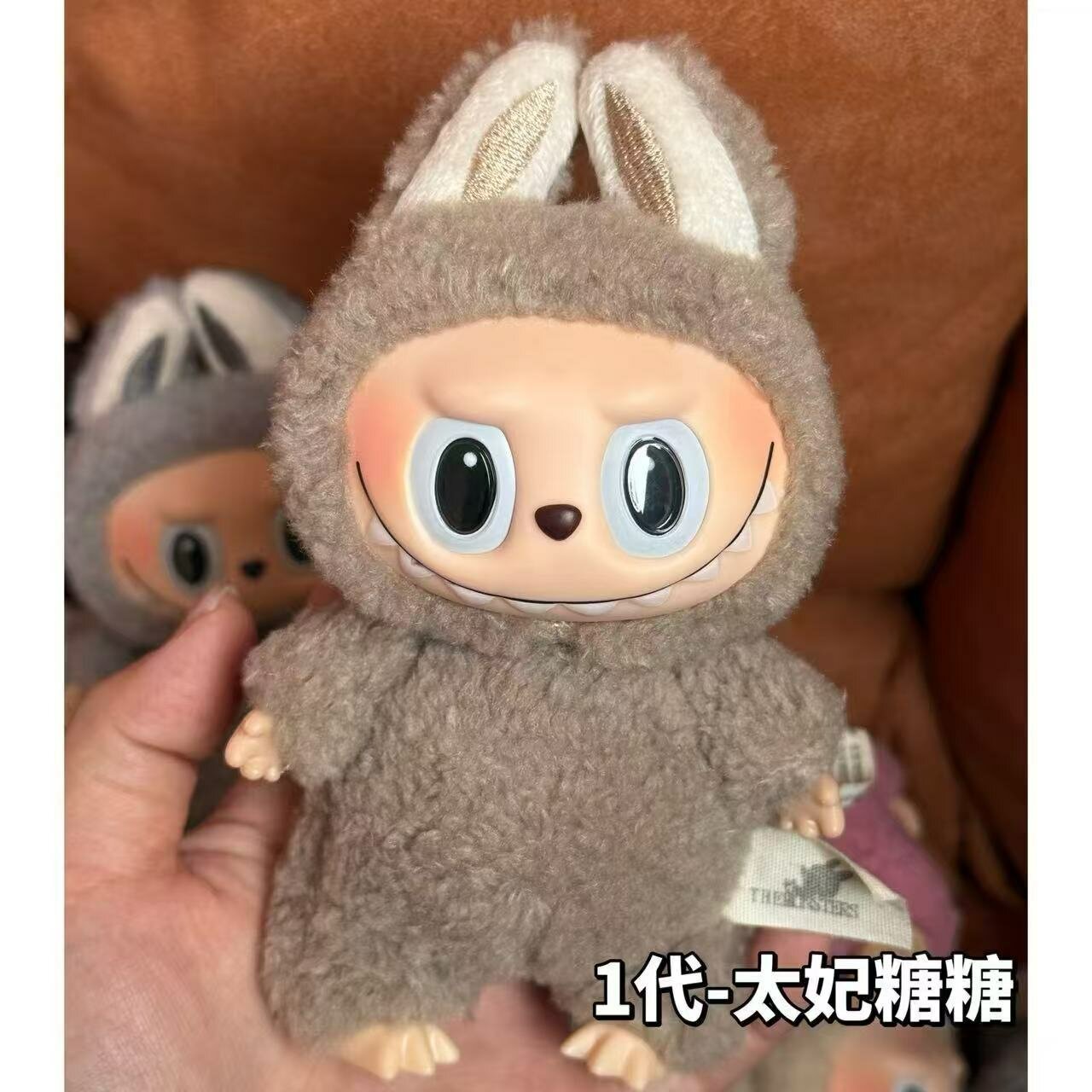 В наличии в Дунгуане, плюшевая виниловая игрушка Labubu первого поколения, макарон в слепой коробке, модный горячий товар