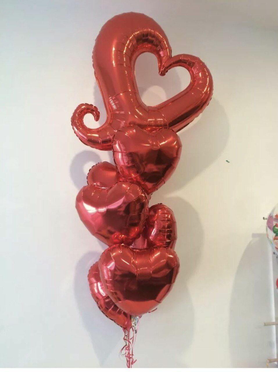 Фонтан из красных сердец / Подарок девушке шары красные сердечки