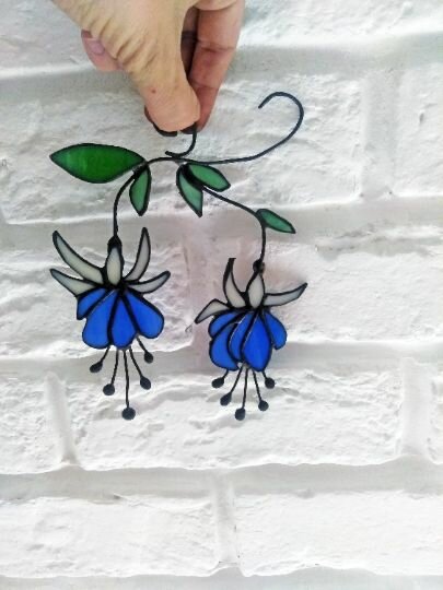 Украшение интерьерное. Витражная подвеска. Цветок фуксии.