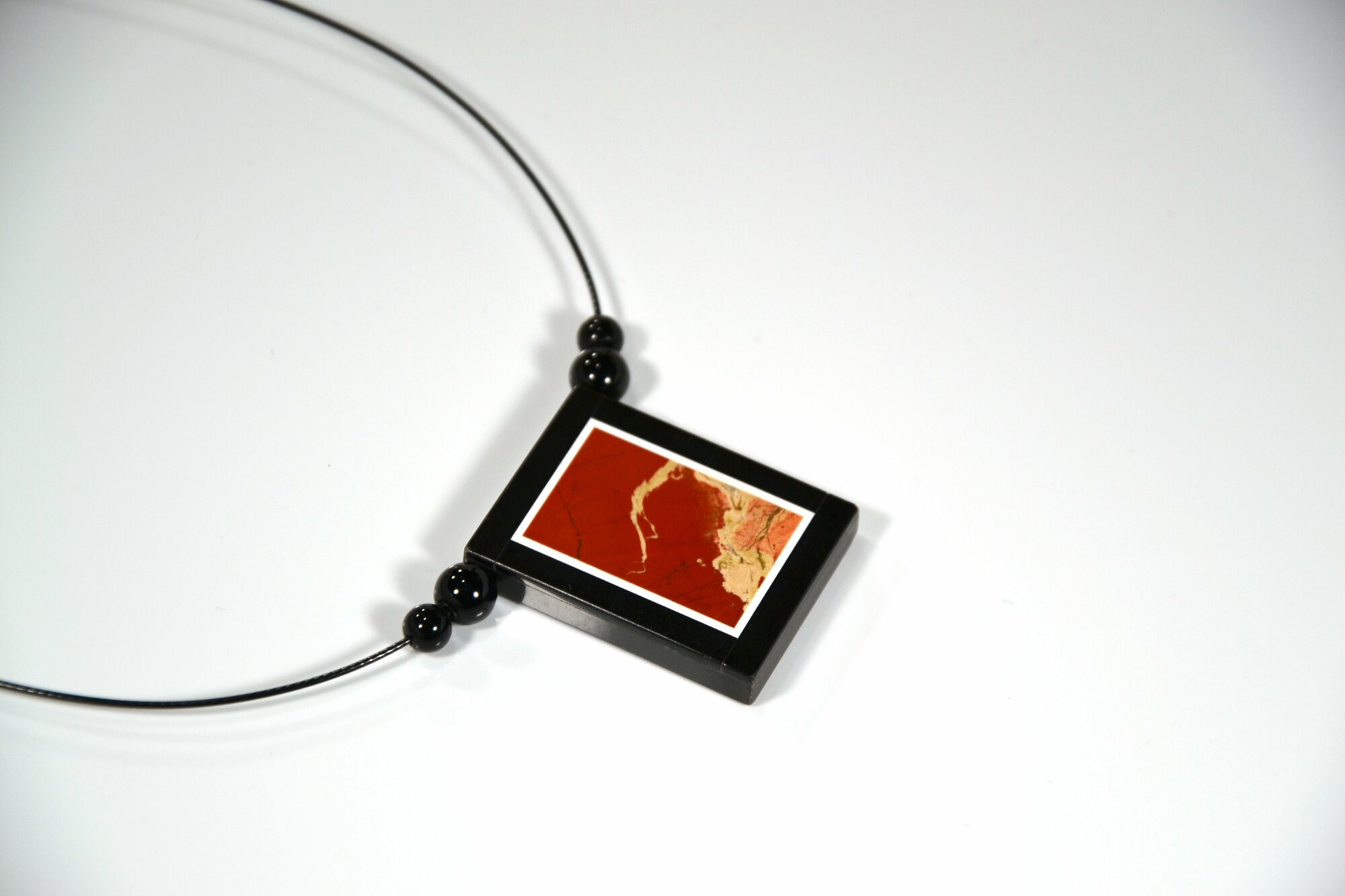 Колье, яшма