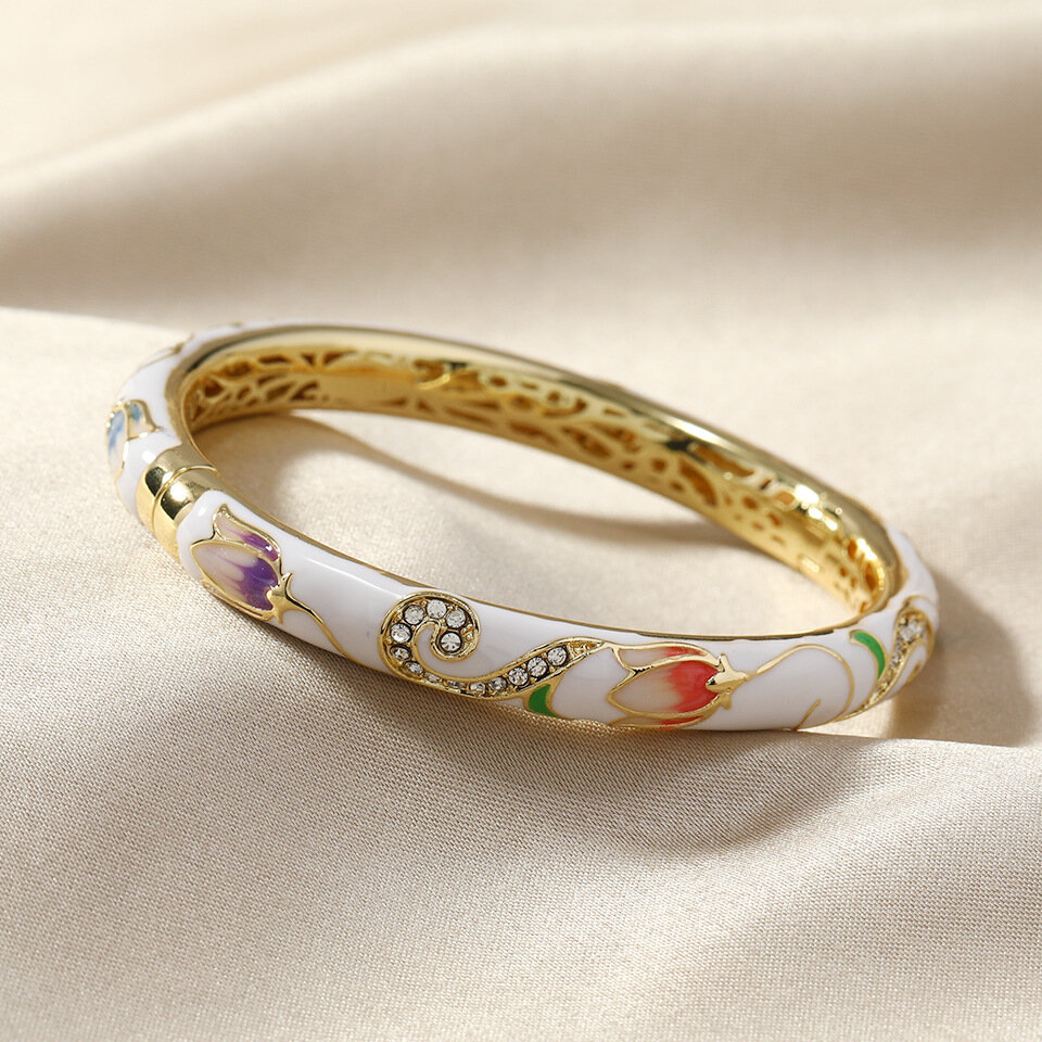 Жесткий браслет, эмаль, кристалл