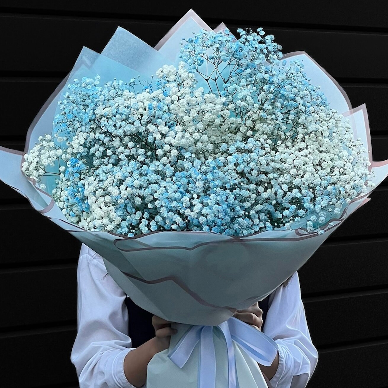 Букет из голубой гипсофилы 51 шт, красивый букет цветов, шикарный, премиум цветы, премиум букет