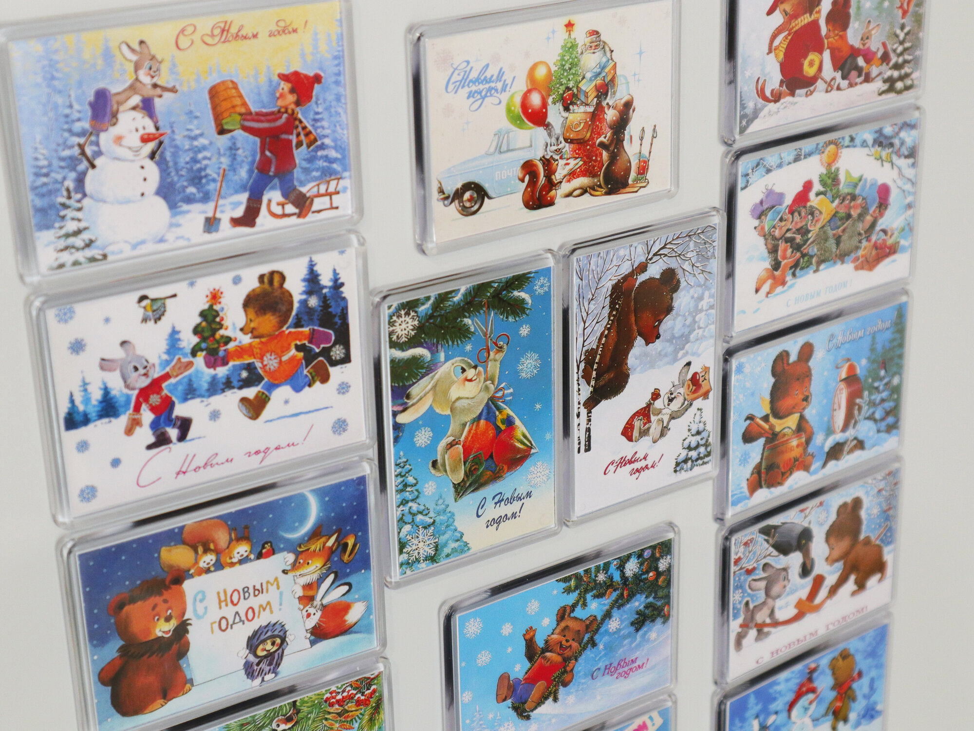 Новогодние магниты на холодильник / По открыткам СССР со зверятами / Набор 15 шт. / 82x57 мм