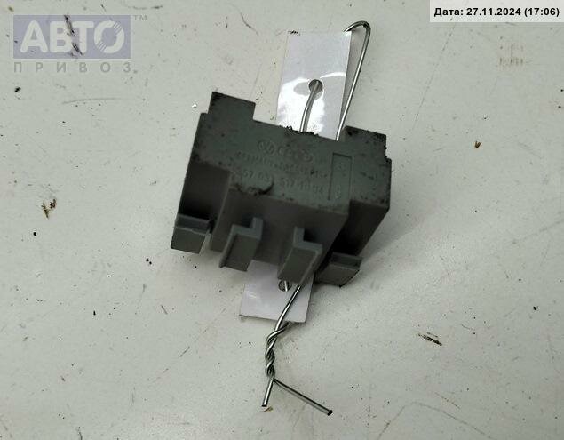 Корпус блока предохранителей Volkswagen Passat B4