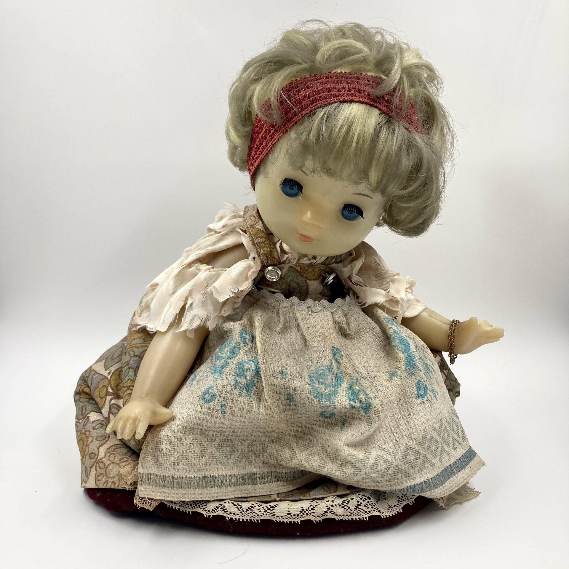 Кукла-грелка (баба) на чайник (самовар), пластик, ткань, СССР, 1960-1980 гг.