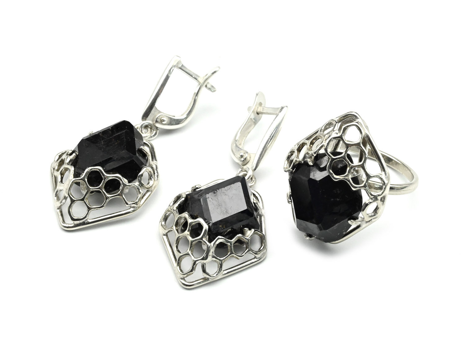 Комплект бижутерии: серьги, кольцо, гранат