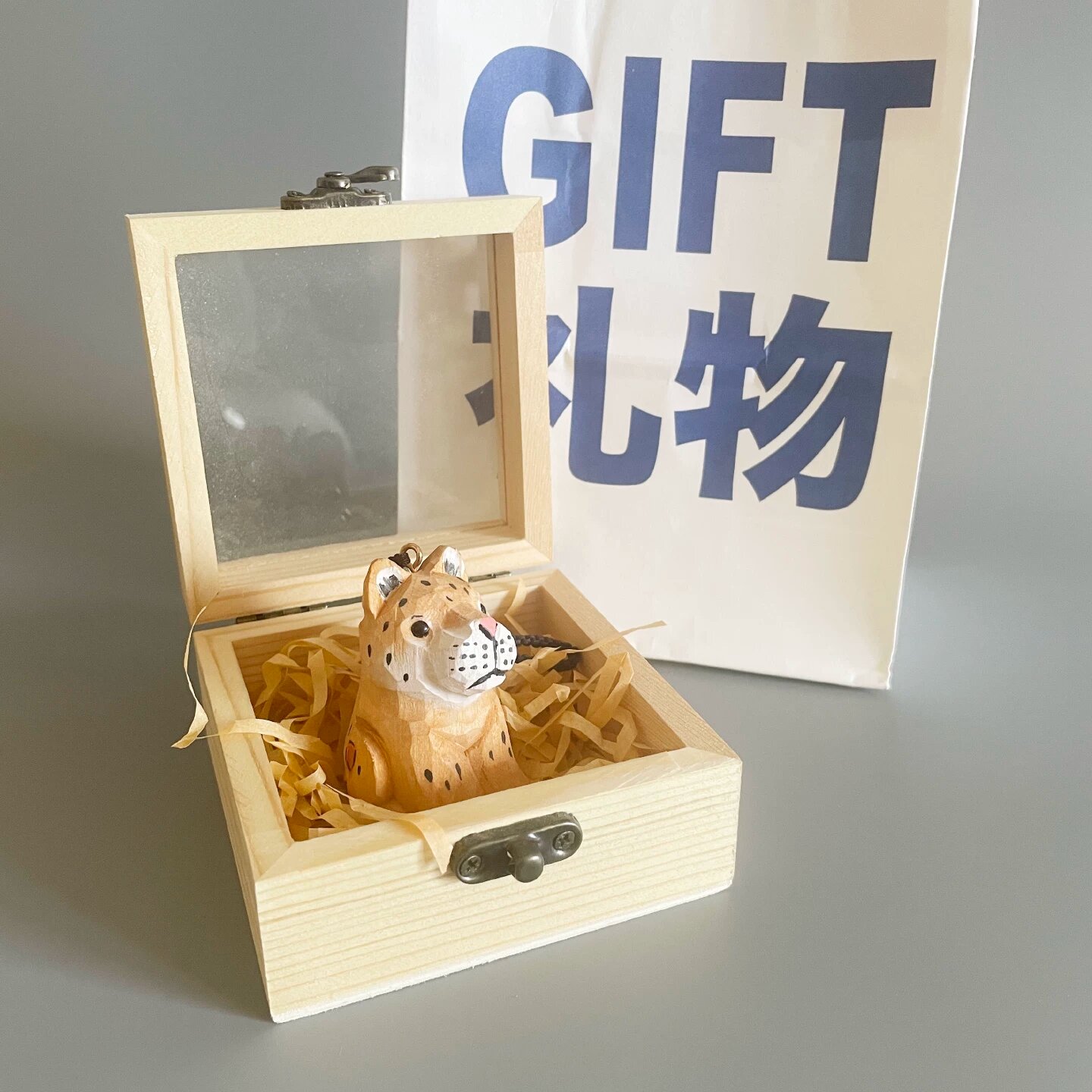 Деревянный брелок с резным изображением льва ручной работы, креативный и милый кулон для рюкзака, целебный амулет,