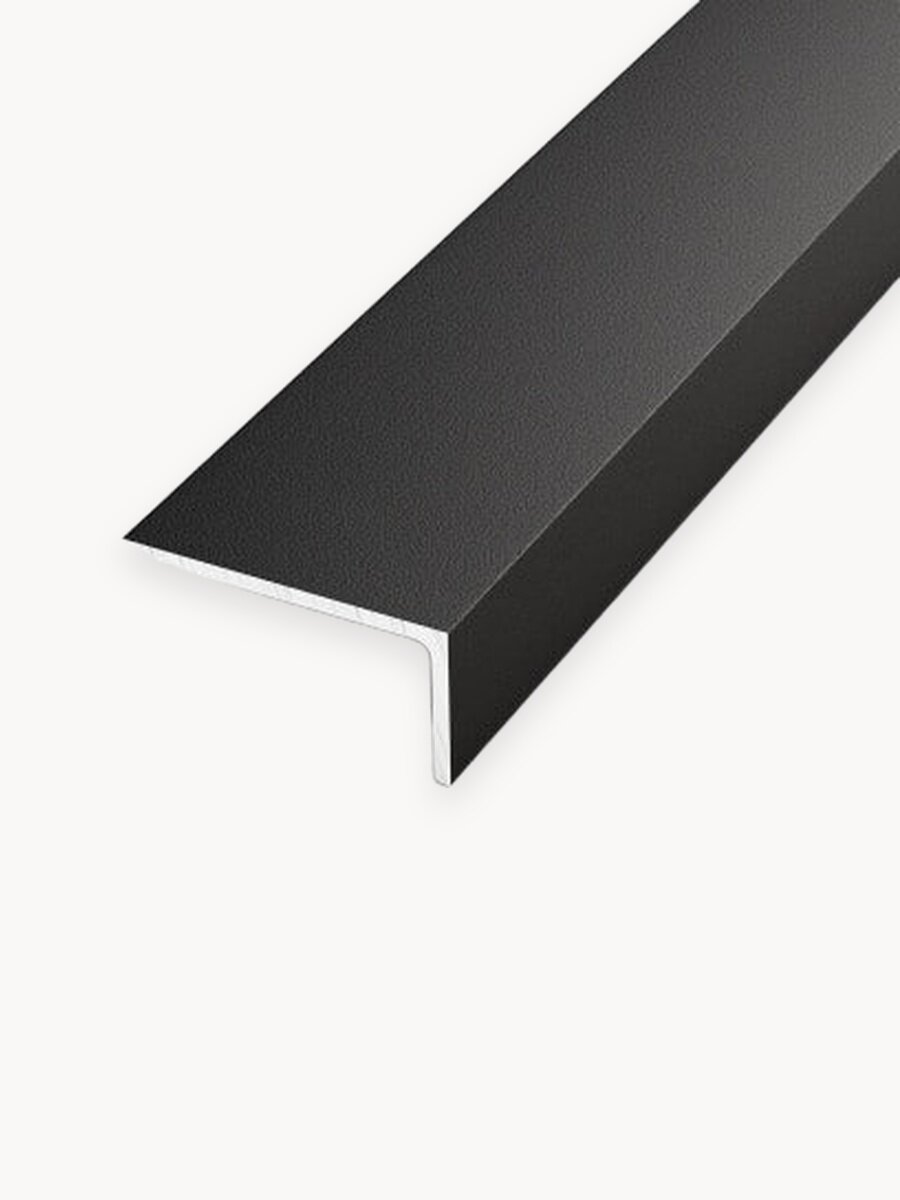 Уголок разнополочный алюминиевый 40х20 мм, длина 2,7 м, профиль угловой внешний Лука УП 14-27, окрас черный 015