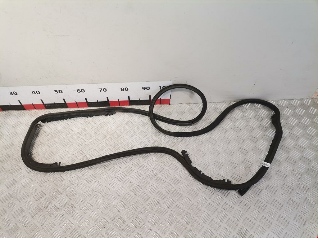 Уплотнитель двери Audi A6 C6 4F0831345E арт. 433003