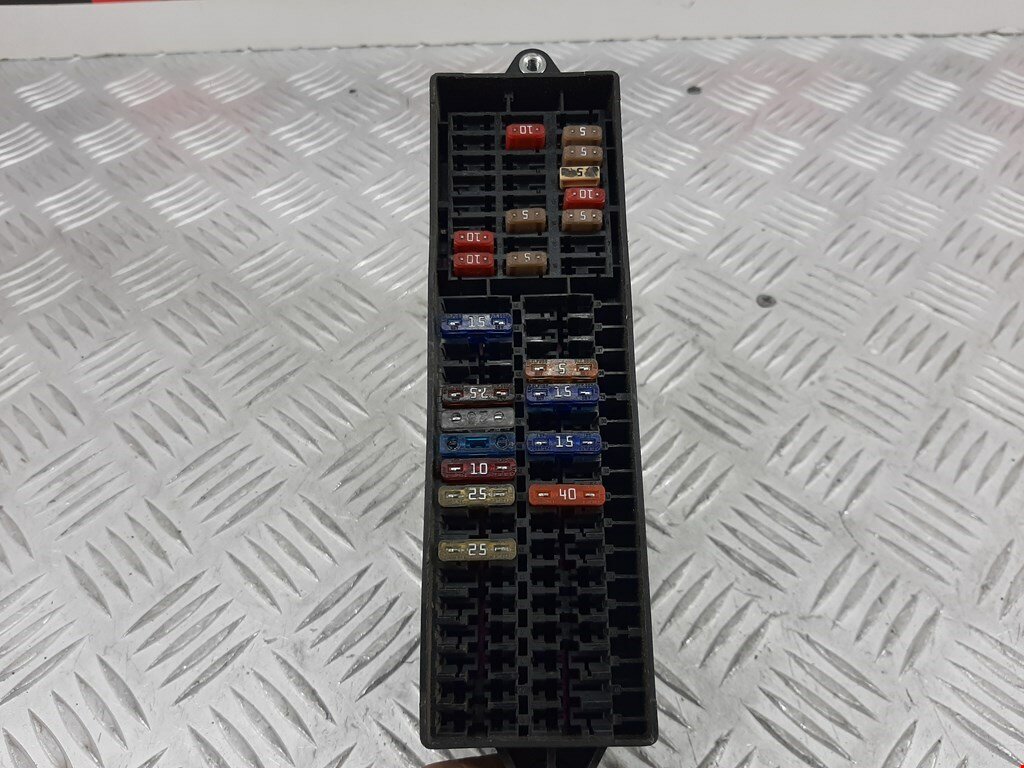 Блок предохранителей Volkswagen Caddy 3 1T1937615B арт. 405754