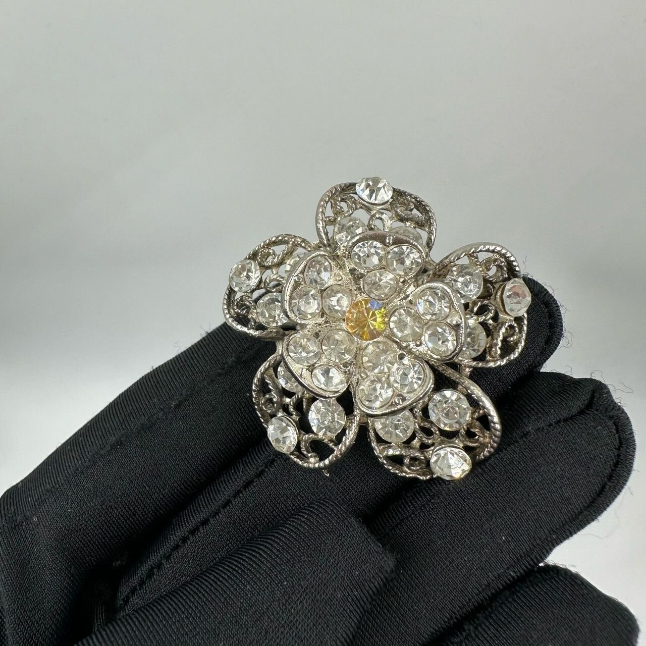 Брошь "Цветок" Металл, Посеребрение Стекла диаметр 4 см Винтаж!