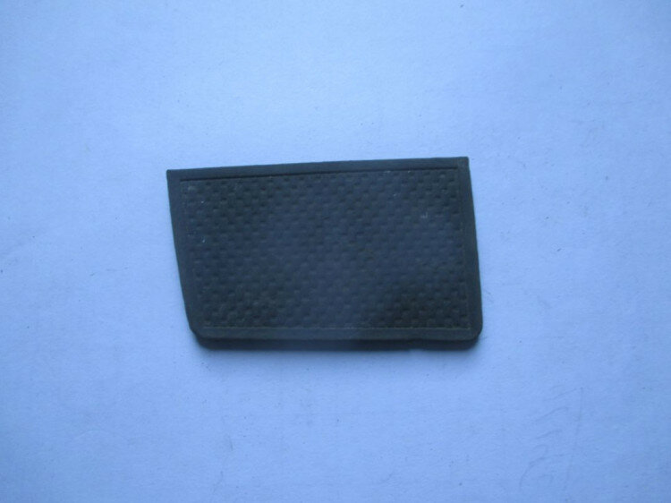 Заглушка фиксатора внутренней панели двери правой 827704Y020 Киа Рио 3 c 11 по 2015 год KR-3, -