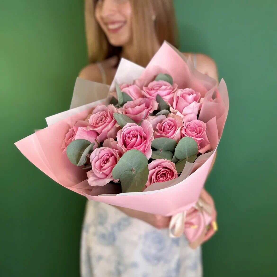 Букет цветов из 11 розовых роз Космик