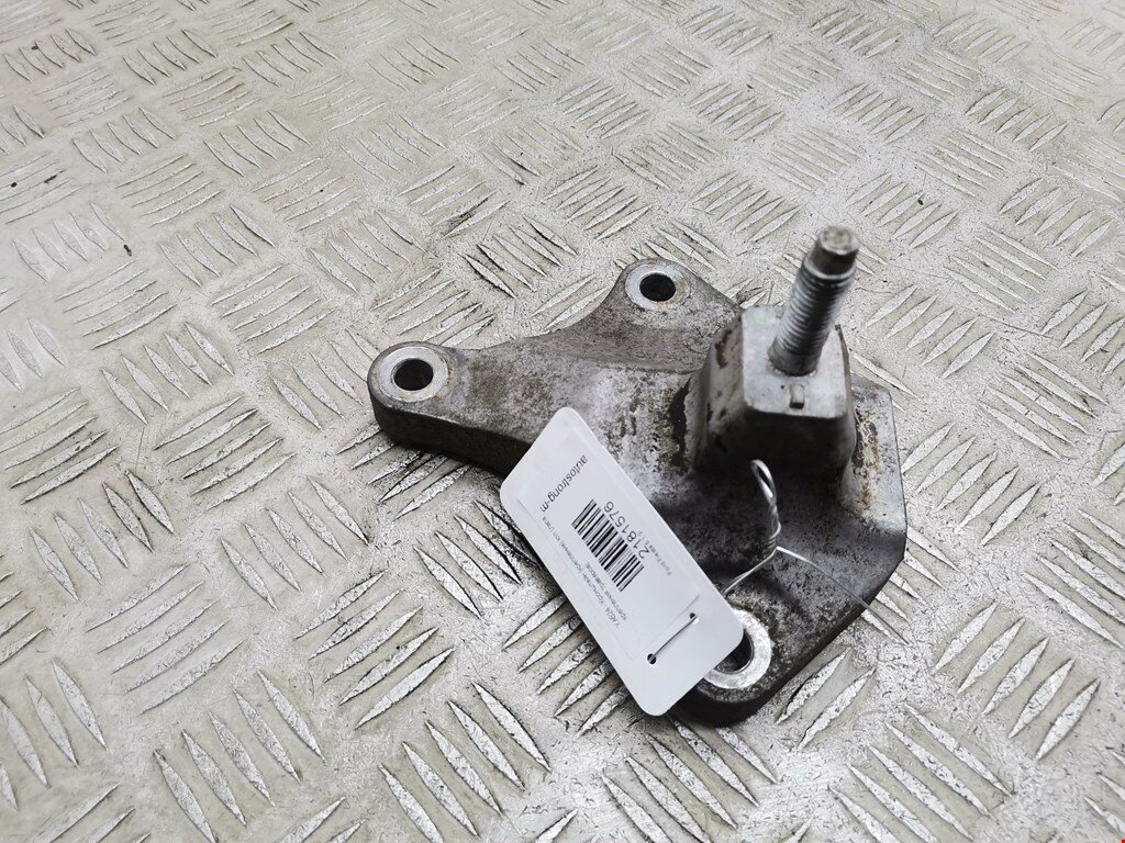 Кронштейн (крепление лапа траверса) кпп Ford Fiesta 5 арт. 2181576