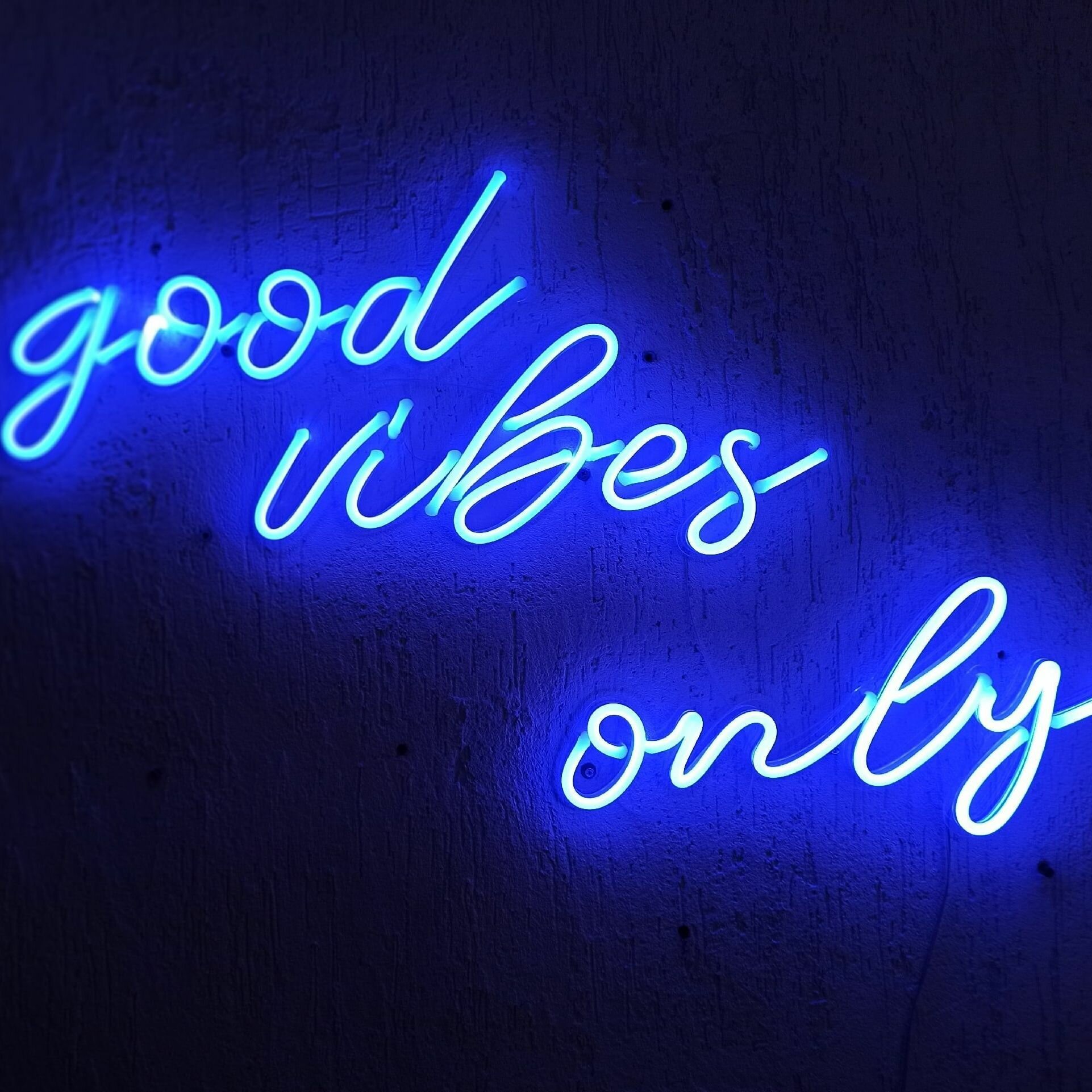 Светильник неоновый Elmarto "Good Vibes Only", синий, светодиодный