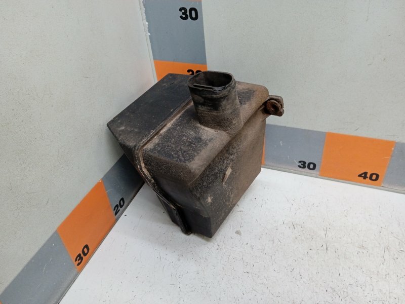 Б/У 1.8 Ниссан Примера П11 Резонатор воздушного фильтра Nissan Primera 2001 P11 259761 NISSAN арт. 165852F200