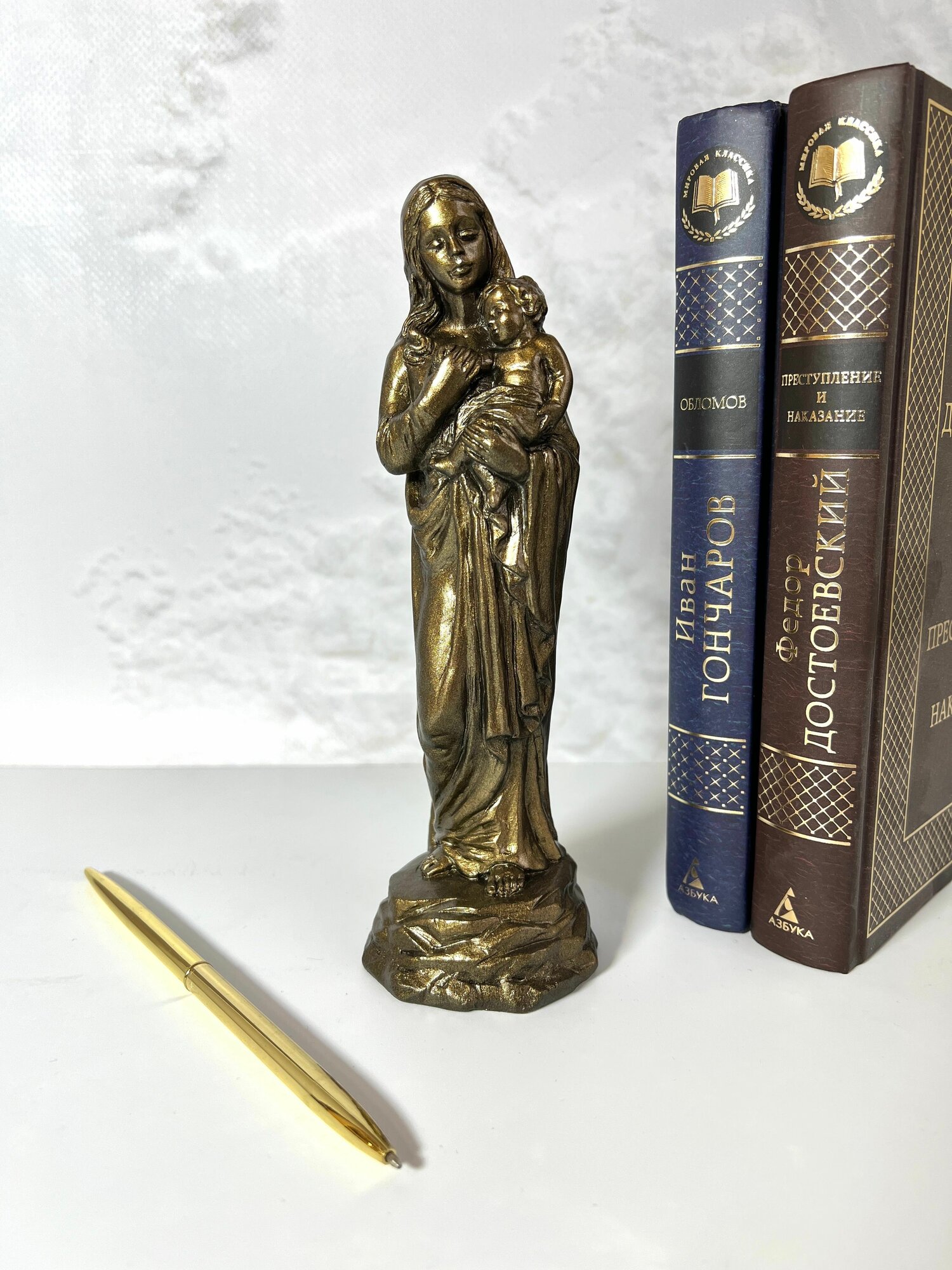 Статуэтка Дева Мария с младенцем (Мадонна с младенцем), 19см, цвет бронзовый, гипс