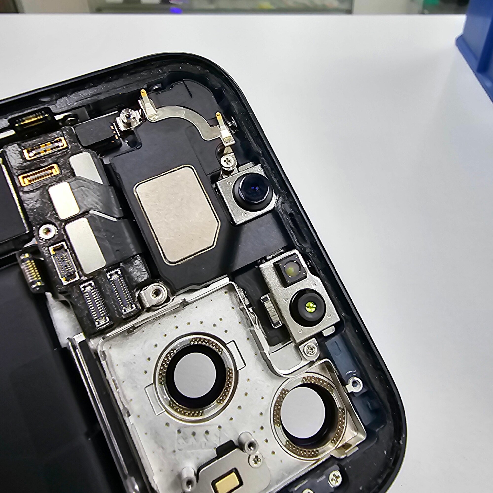 Камера передняя (фронтальная)iPhone 13 , снятая , оригинальный 100%