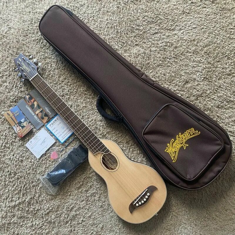 34-дюймовая электроакустическая гитара натурального цвета с верхней декой из цельной ели от американского бренда Warrior, компактная туристическая версия в комплекте с усиленным чехлом-рюкзаком