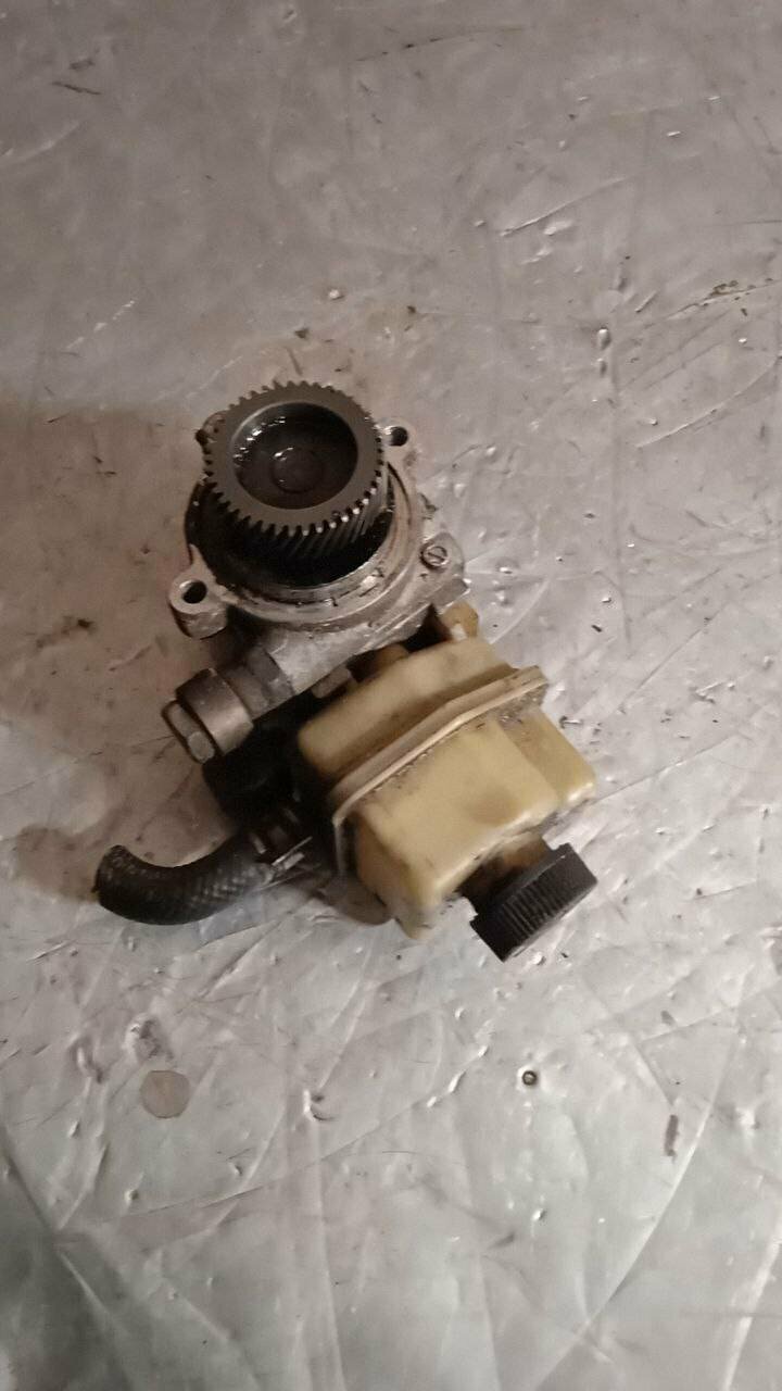 Насос гидроусилителя руля Mazda 6 2004 GR3D32600