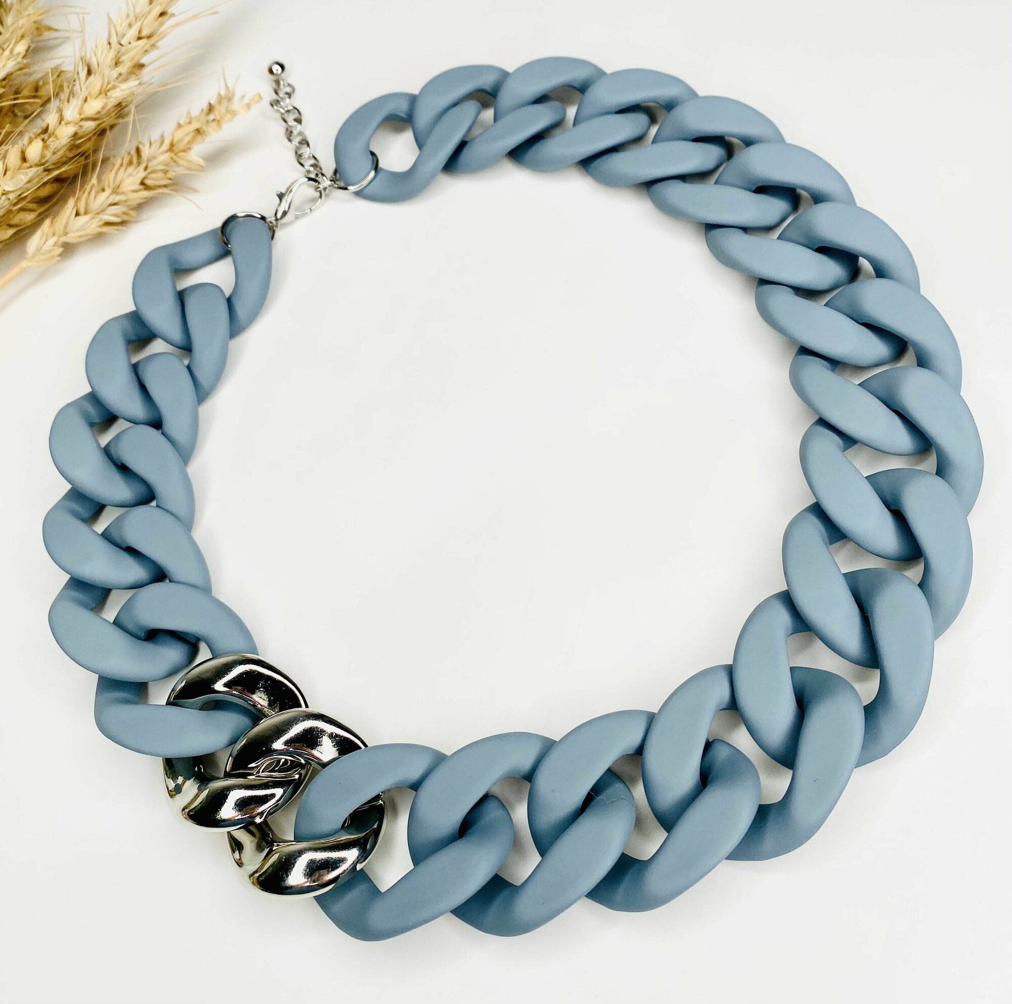 Колье, пластик