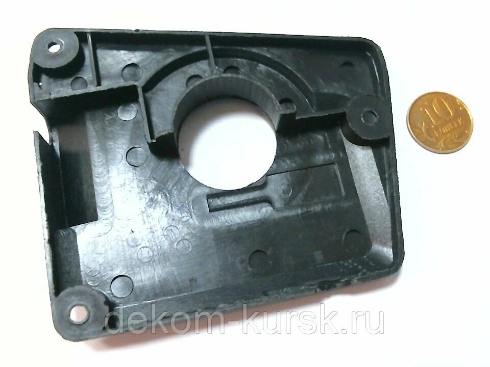 Крышка масляного насоса Калибр бензопилы БП-1700/18 БП-2600/18