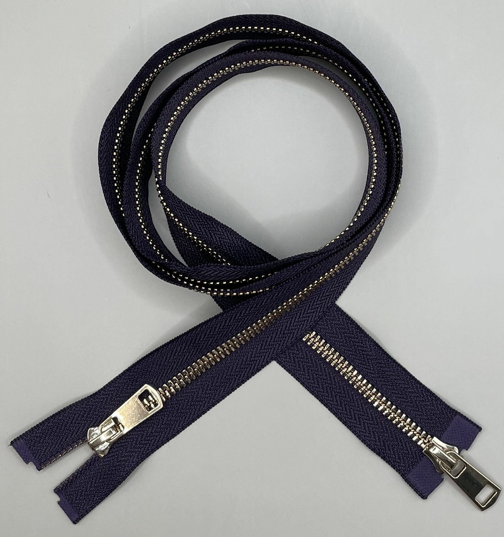 Молния(титан-легкий металл) , тип 5,110см, фиолетовый, зубья золото,2 замка.1шт.