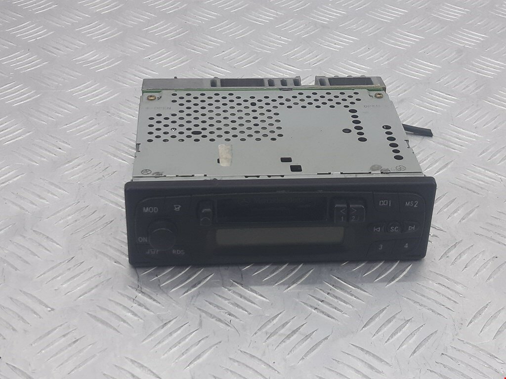 Магнитола Mercedes A-Class (W168) A1688200179 арт. 1602166