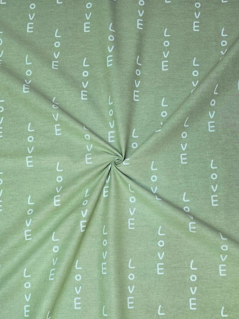 Ткань Поплин Китайский "Love на зеленом" 100х220 см, 100 % хлопок.