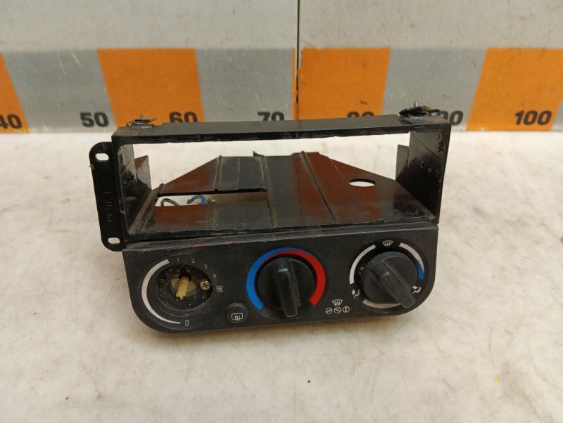 Б/У печкой, без одной крутилки, БМВ 3 Е36 Блок управления отопителем BMW 3-Series 1993 E36 326830 BMW арт. 64118368041, 641...