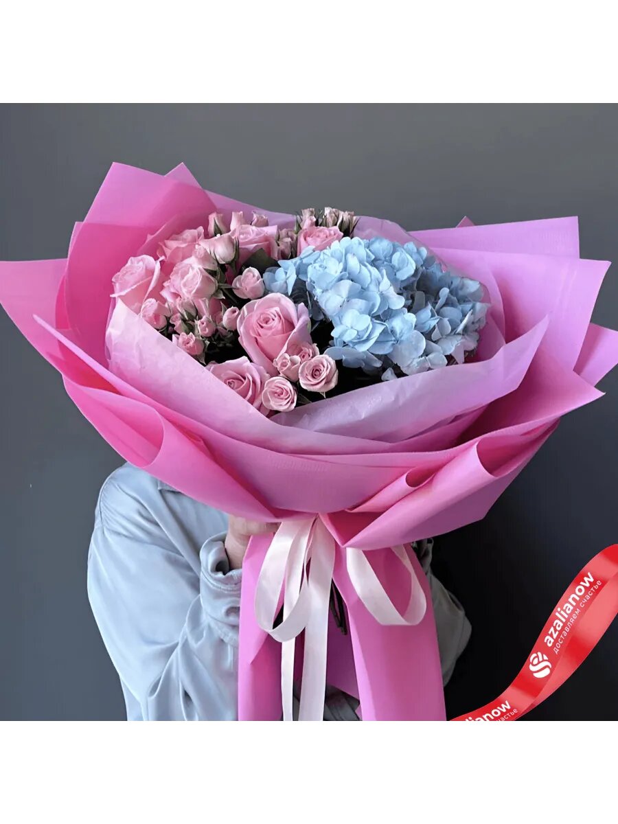 Букет из розовых роз и голубой гортензии «Ты - моя жизнь» от АзалияНау