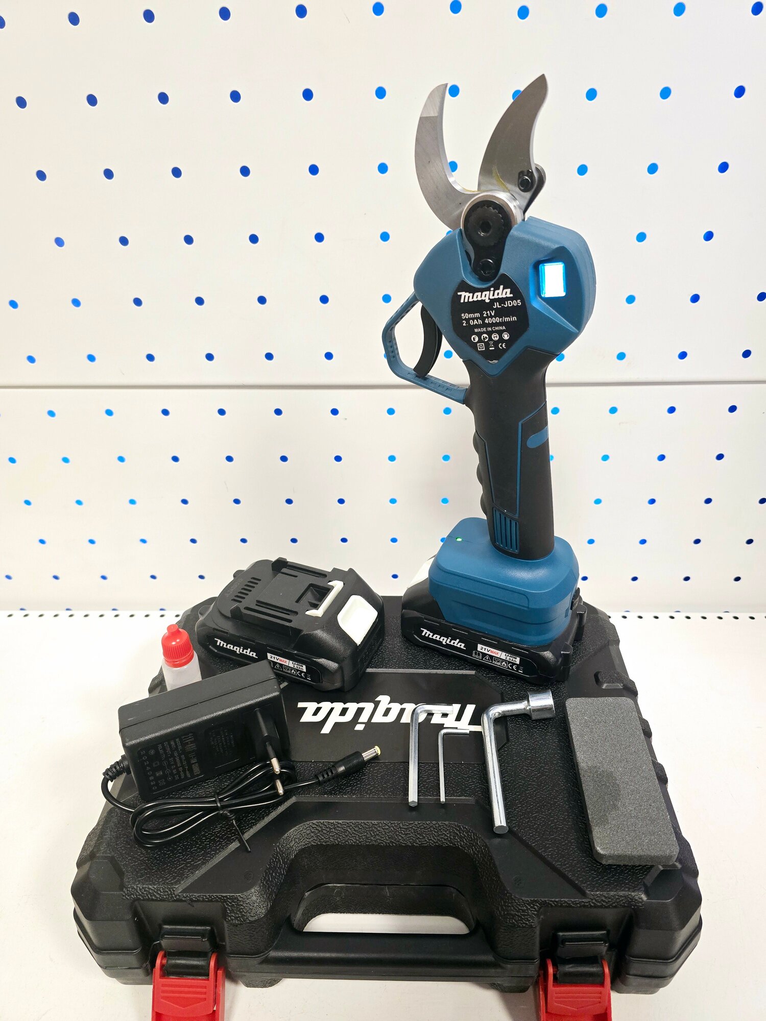 Секатор садовый аккумуляторный Magida JL-JD05 21В, 2х2Ач, кейс, индикатор числа резов, LED дисплей