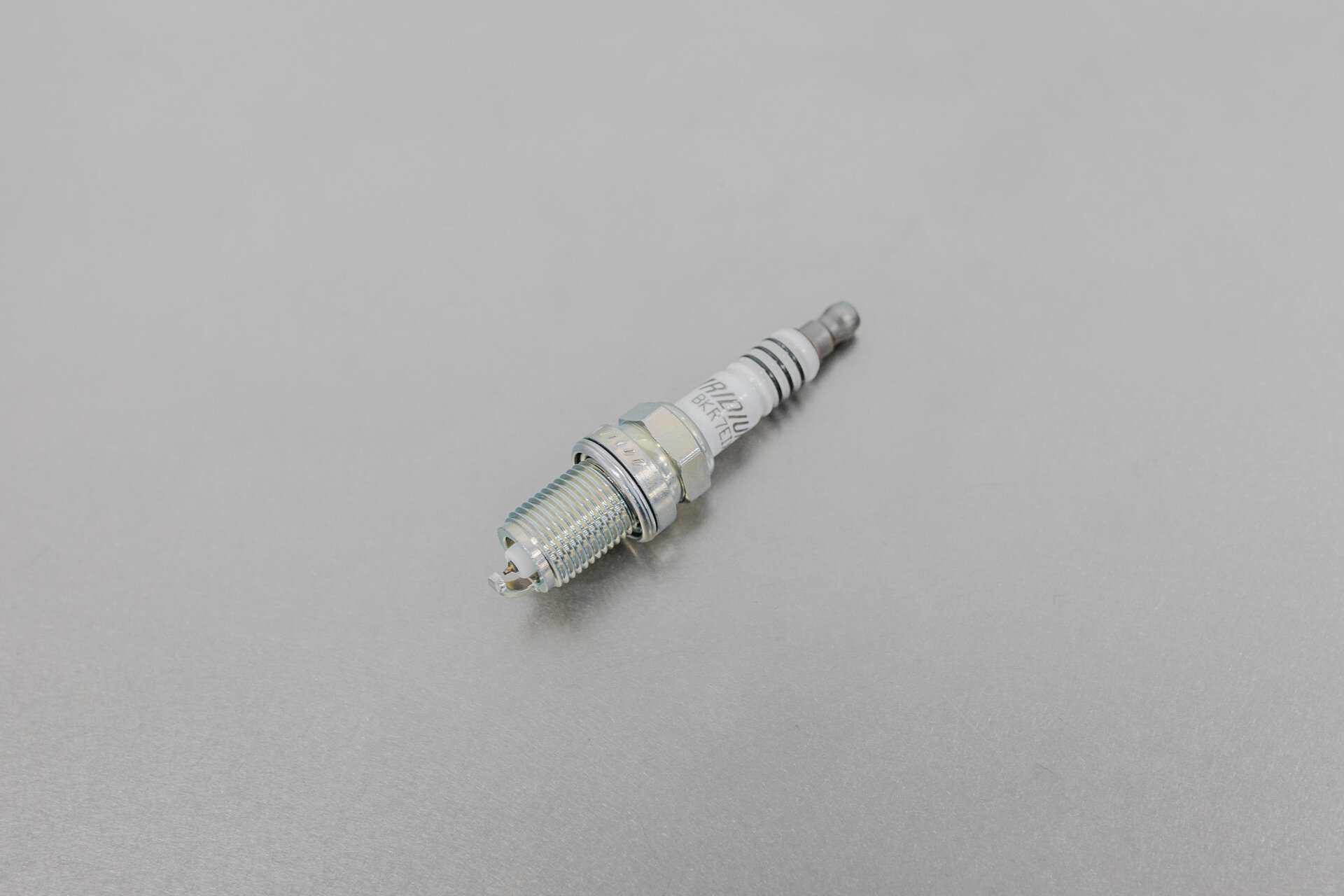 Иридиевая свеча зажигания NGK BKR7EIX Iridium IX 2667, 1 шт.