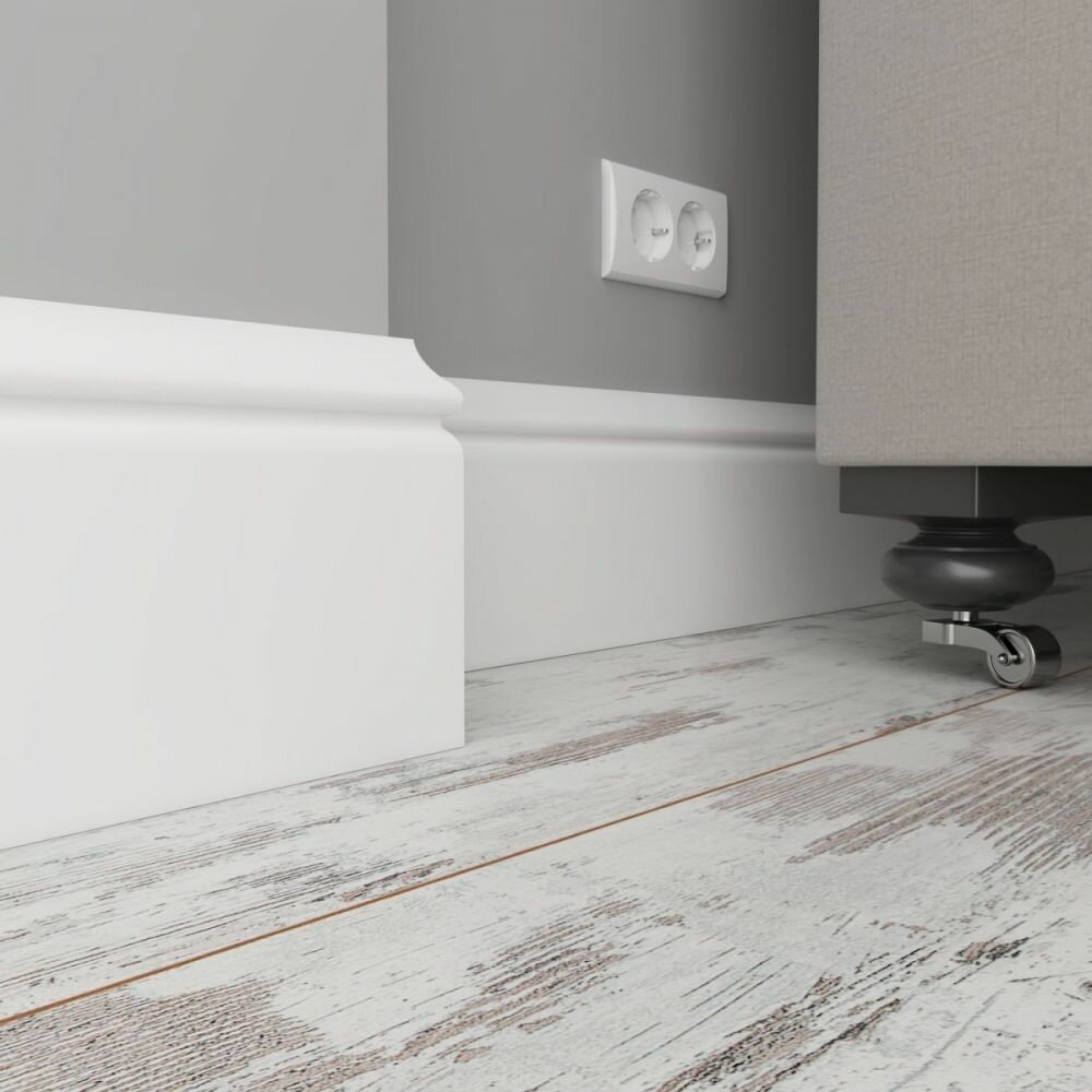 Плинтус Ultrawood Base 5500 i Д2000хВ138хТ18 мм / Ультравуд.