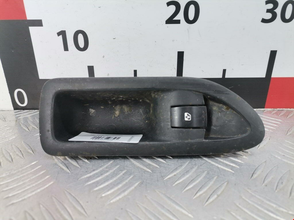 Кнопка стеклоподъемника Renault Laguna 2 8200315029 арт. 1698098